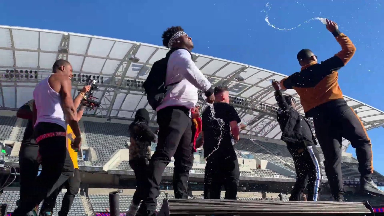 Vinny West - No Face No Case - Rolling Loud 2019 - YouTube