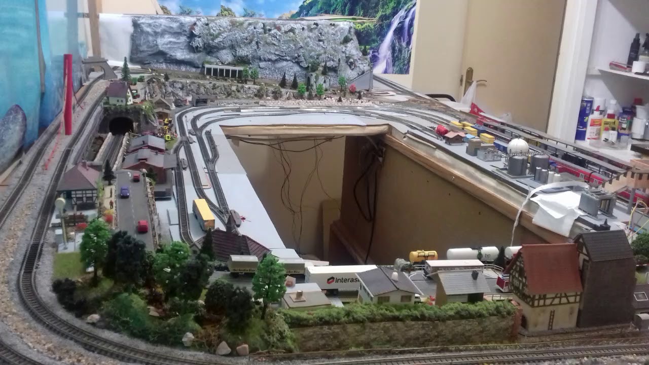 N Scale : View about town. - YouTube