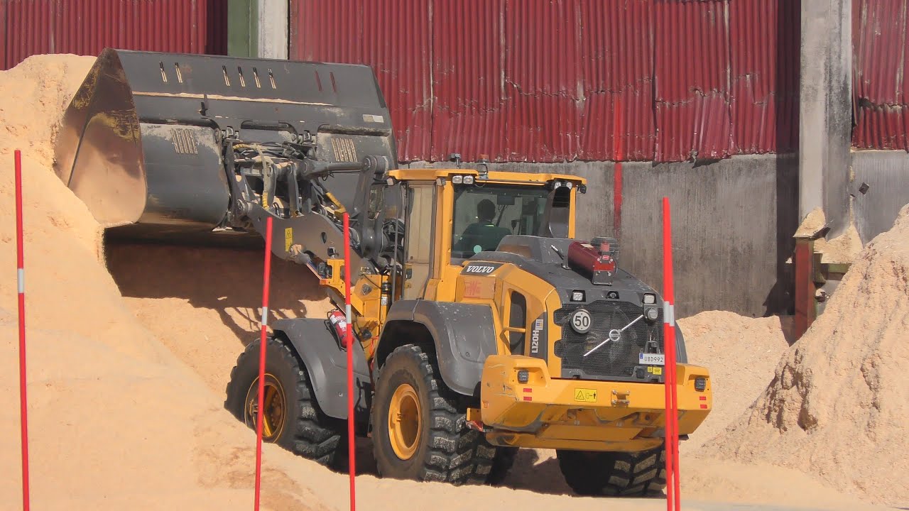 Volvo L120H With High Tipping Bucket (4K) - YouTube