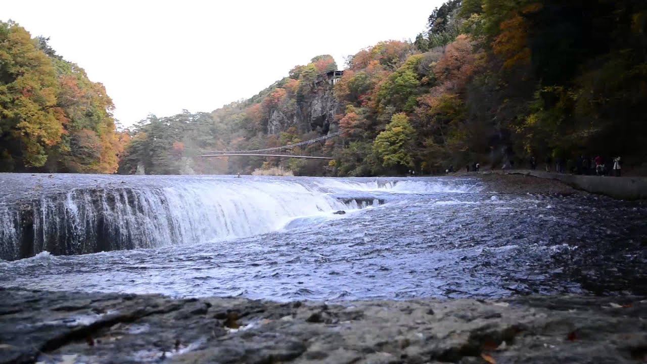 Fukiware Falls in Gunma , Japan : 吹割の滝の紅葉 - YouTube