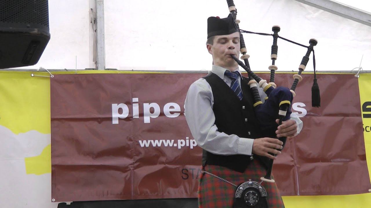 Angus J. MacColl: Pipe Idol 2011 - hornpipe & jig - YouTube