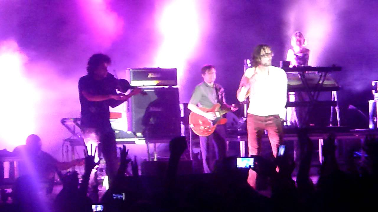 Pulp - Live Athens 20/08/11 - Common people - YouTube