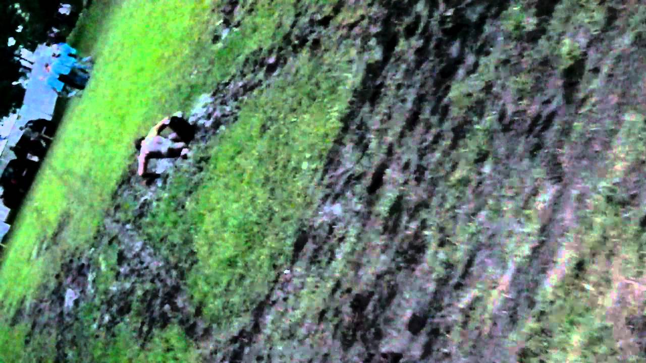 Kieler Woche: Junge geht im Schlamm baden - YouTube