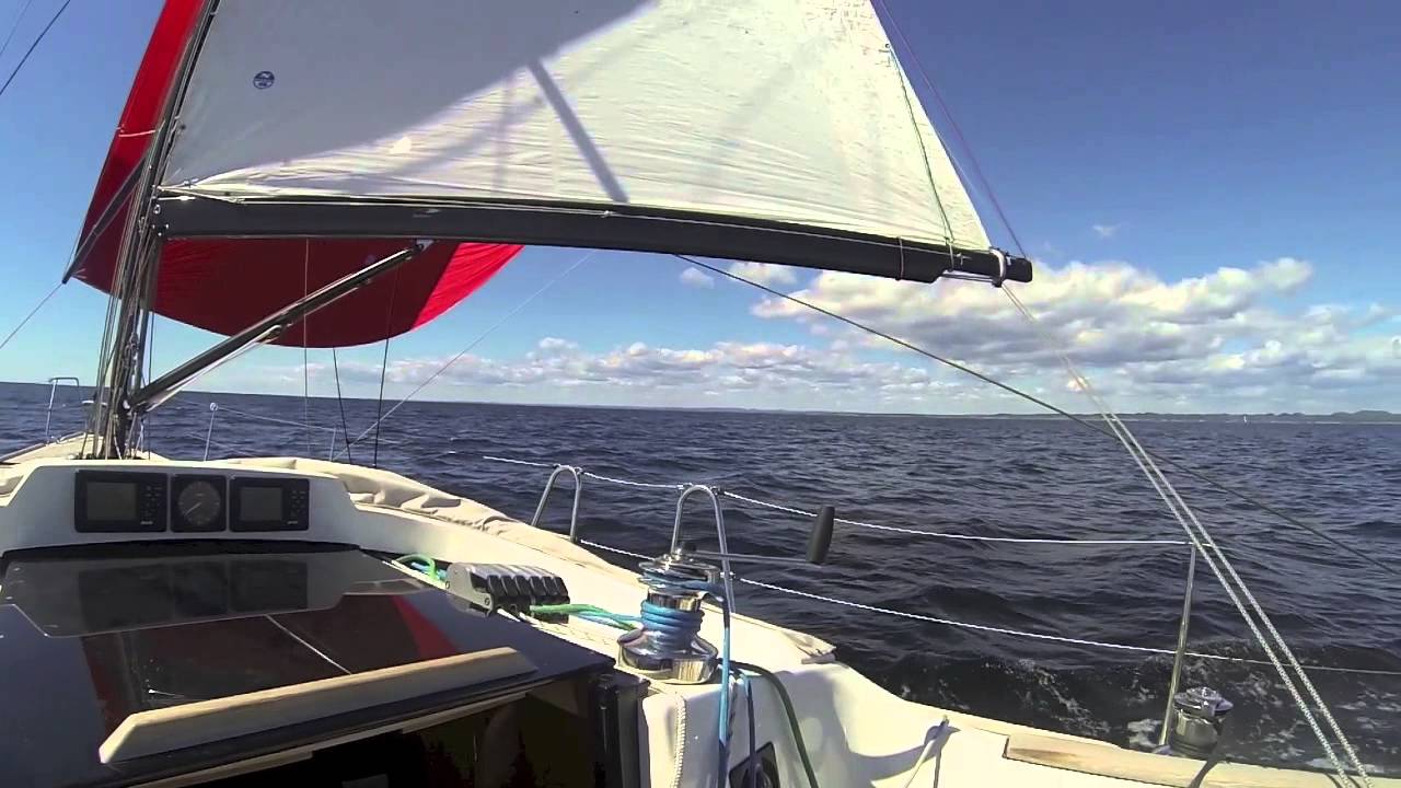 Beautiful ocean sailing - YouTube