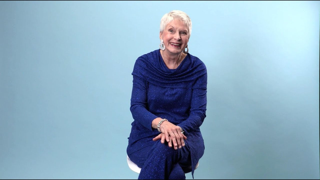The Art of Storytelling: Jeanne Robertson | Southern Living - YouTube