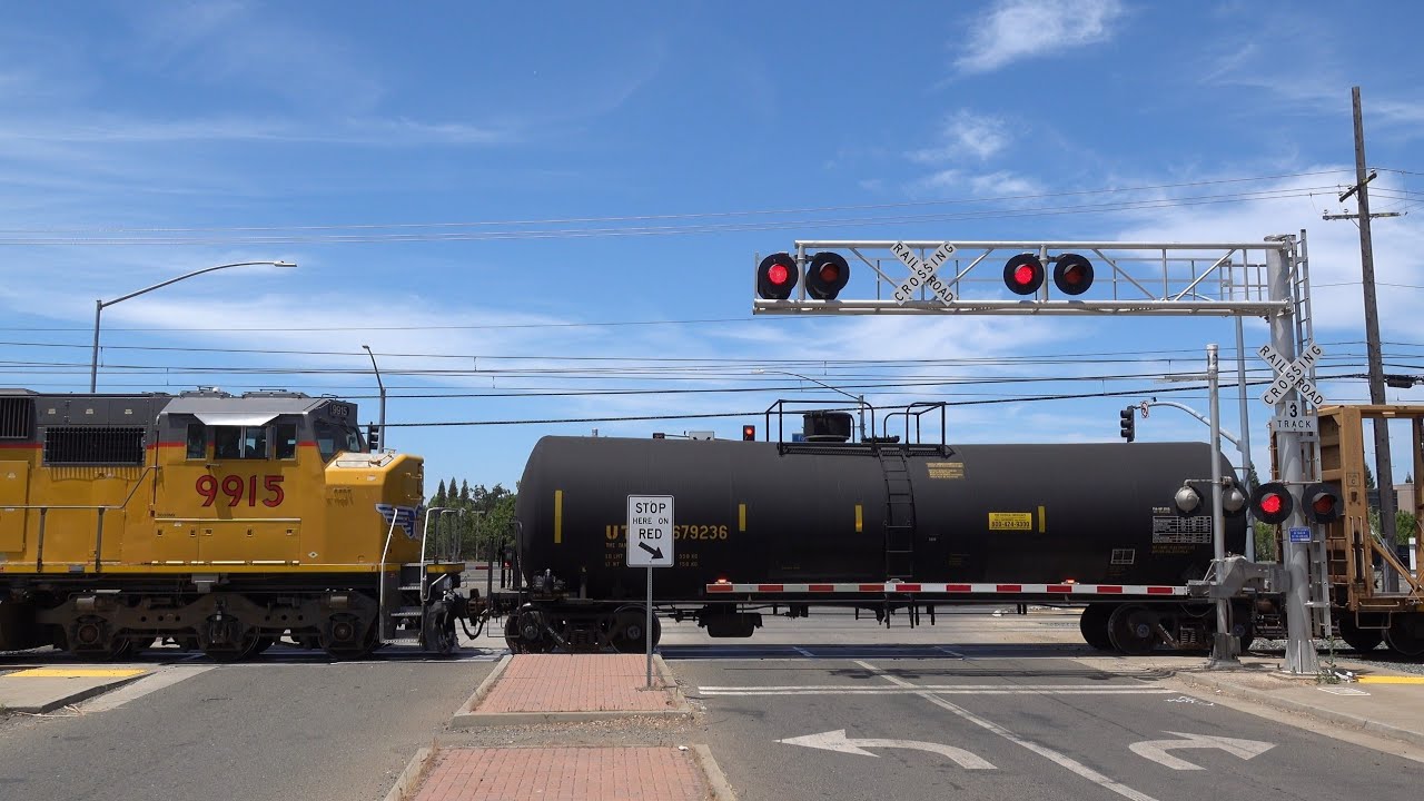UP 9925 Rocklin Rocket Local, SACRT Light Rail, Marketplace Ln ...