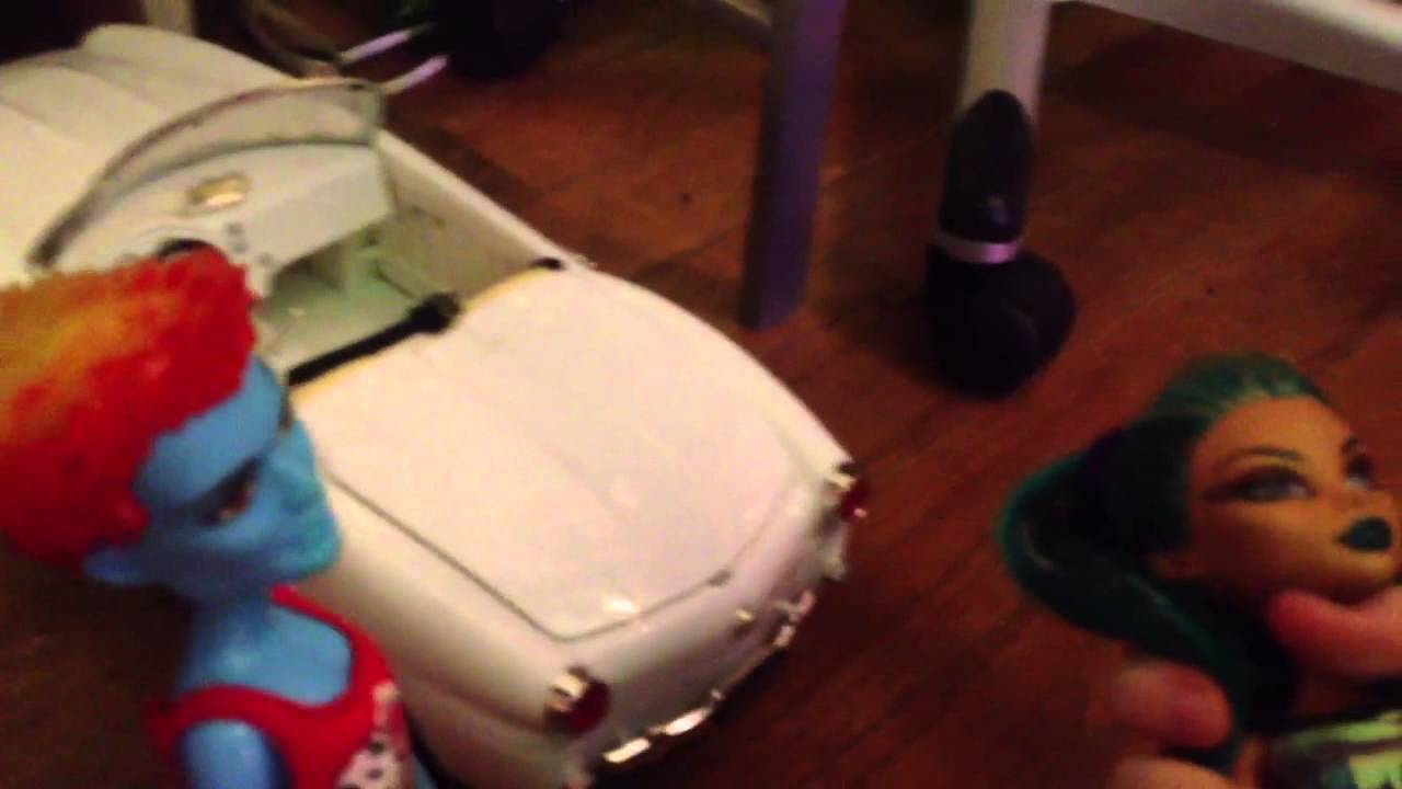 Monster high camping pt 1 - YouTube
