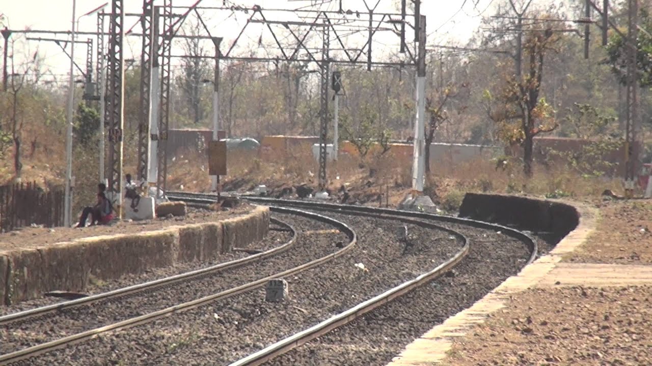BLOOD RED 12520 KYQ LTT AC EXPRESS & MADLY CHUGGING MANGALA LAKSHADWEEP ...