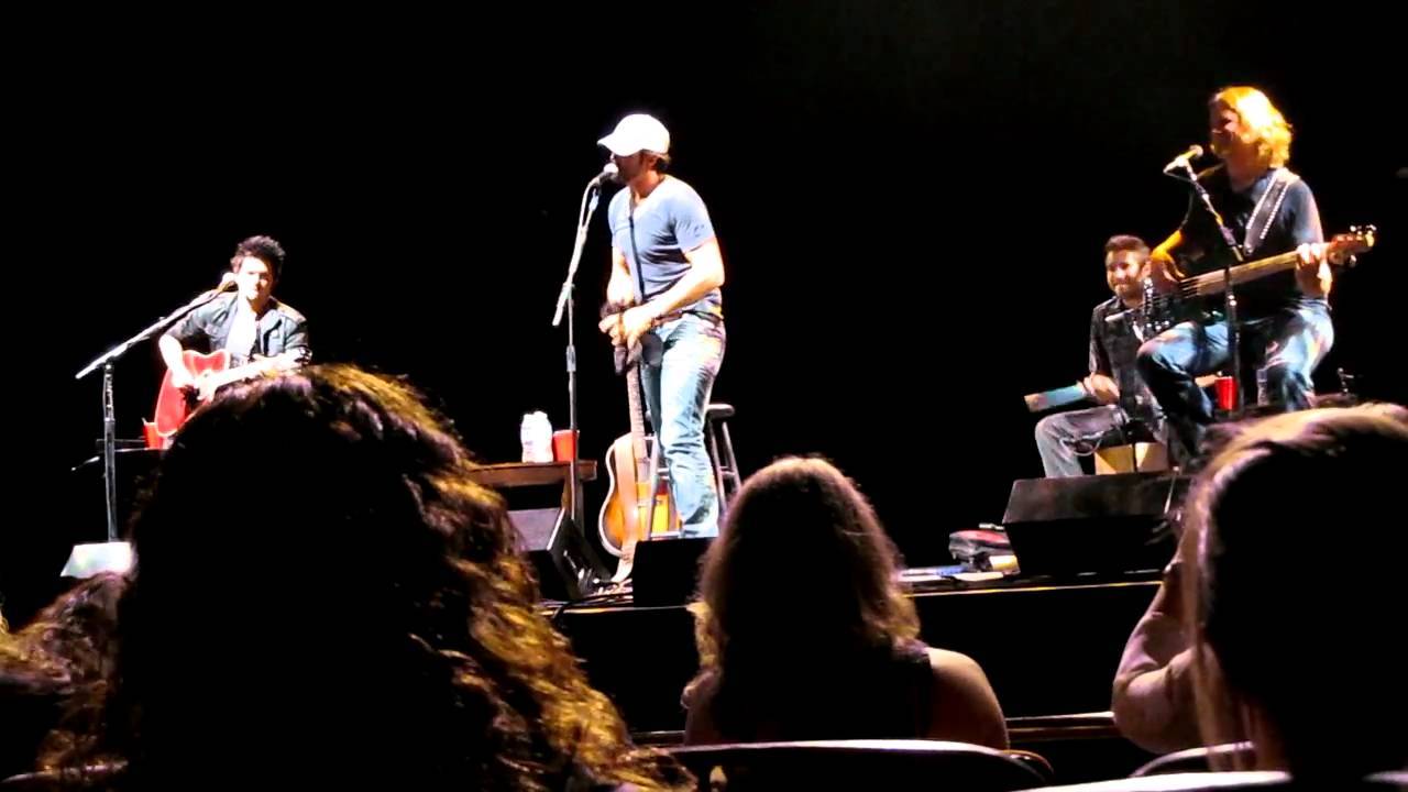 luke bryan performing "drinking beer and wasting bullets" - YouTube