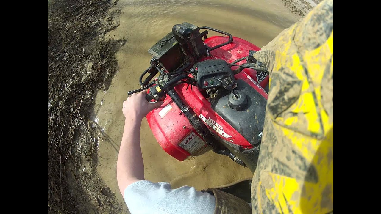 mud riding on a honda recon 250 - YouTube