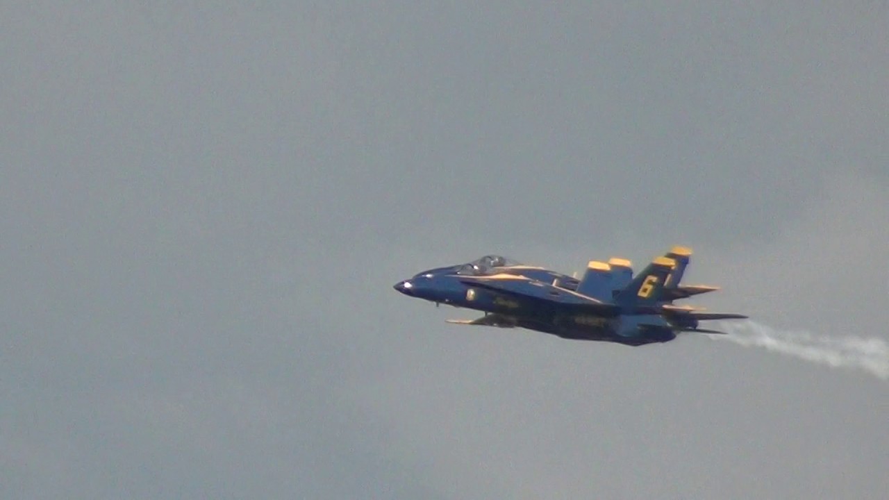 Blue Angels - Solo Team Barrel Roll In Formation - EAA 2017 - YouTube
