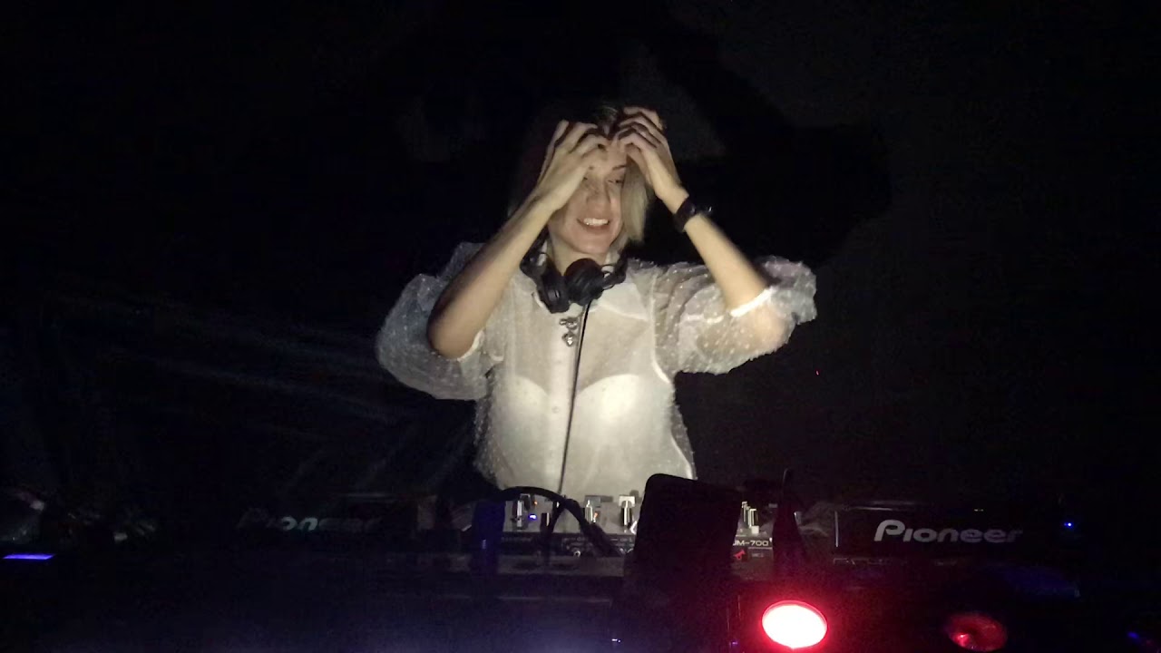 Dj set broken equipment session music night life djane - YouTube