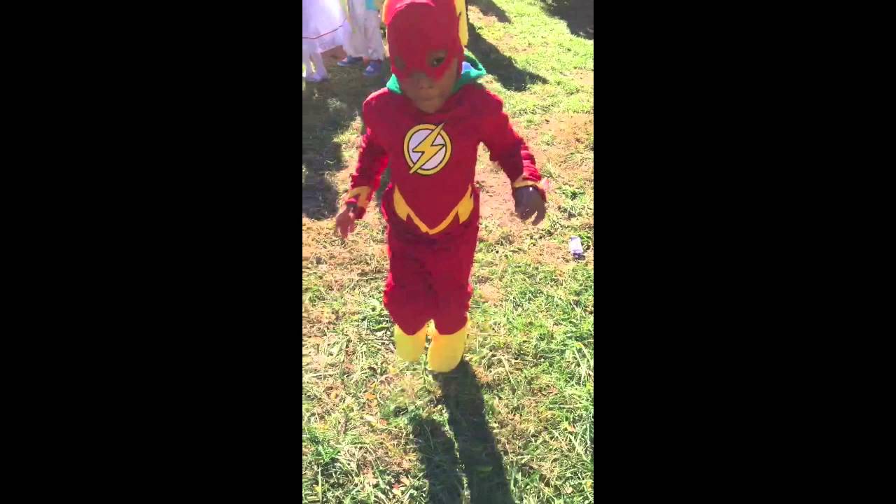 THE FASTEST KID IN THE WORLD Watch KINGSTON running as fast as the ...