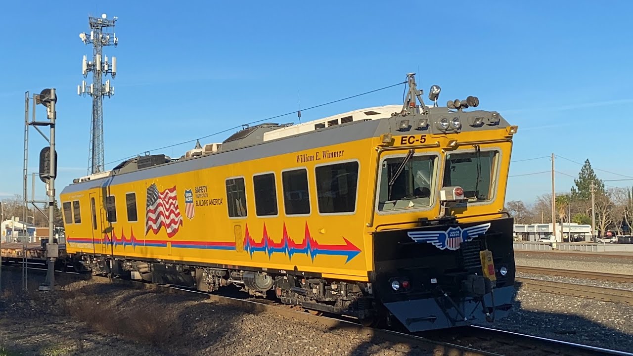 Railfanning at Roseville (ft. UP Geometry Train & Railfaners) | Sac G ...