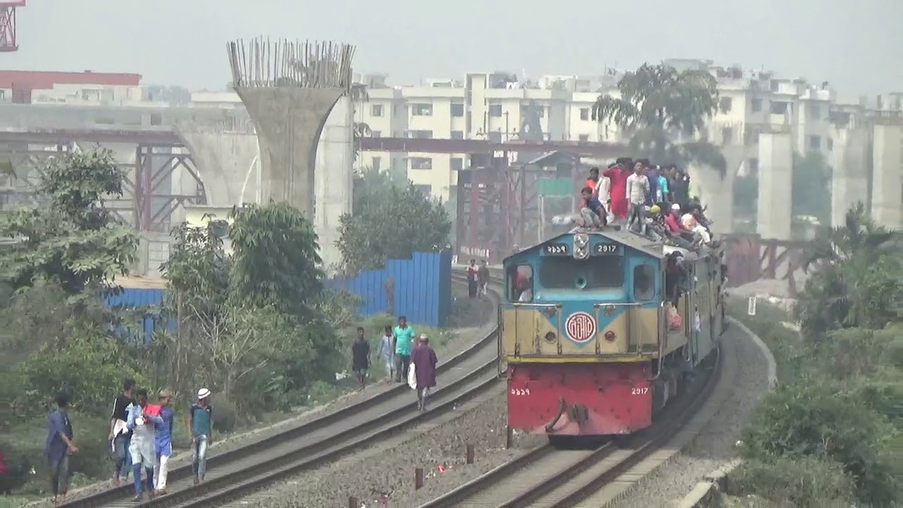 kalni Express ( কালনী এক্সপ্রেস) passing in the khilkhate at Bangladesh ...
