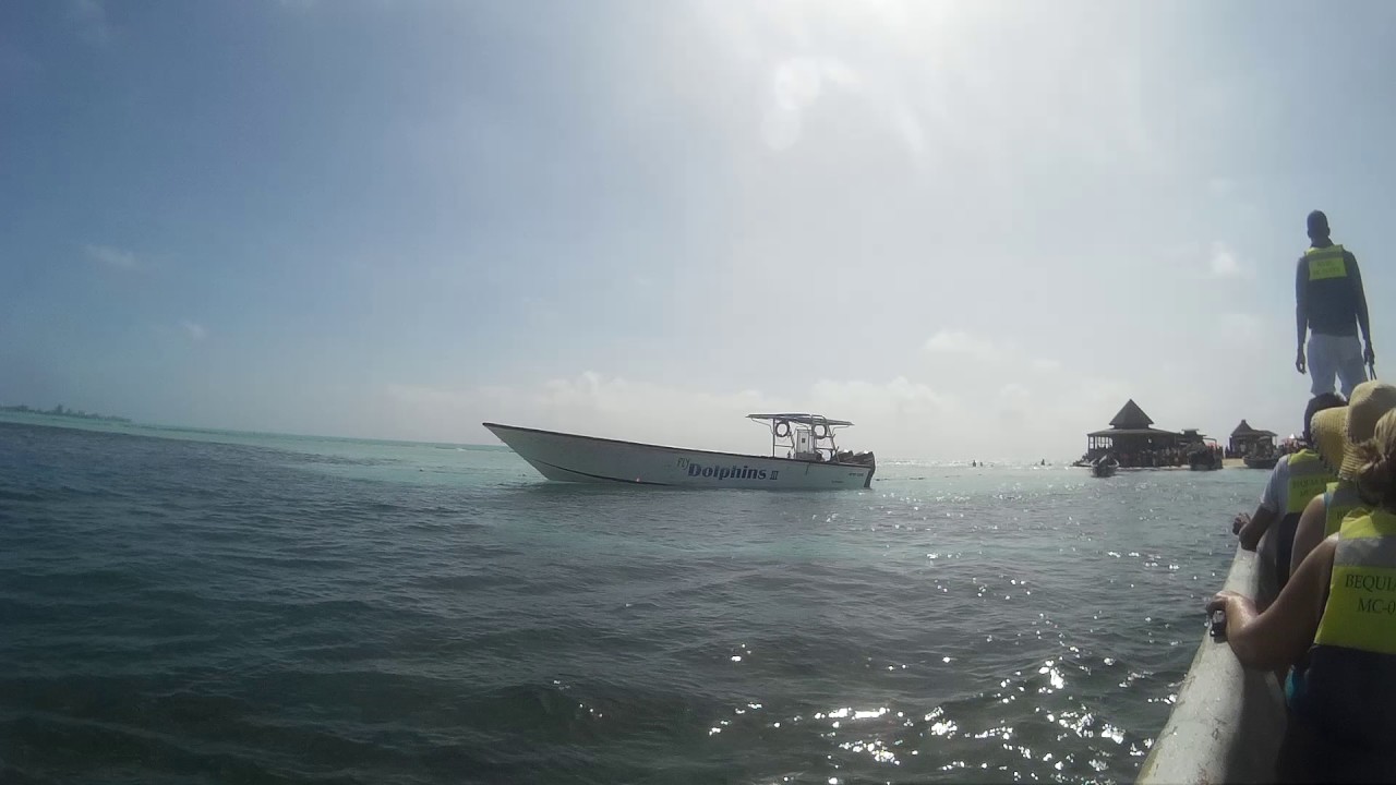 Llegando en lancha a la Piscinita o El Acuario (Rose Cay), San Andres ...