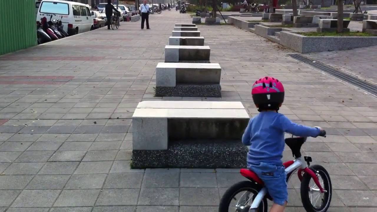 Детский велосипед BMW kidsbike (80932413749) - YouTube