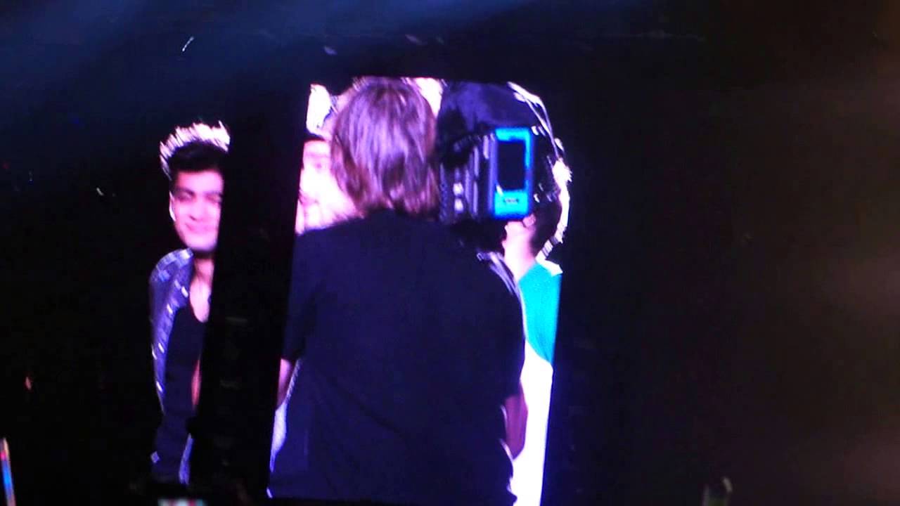 One Direction - Pelé and Singing in the Rain - YouTube