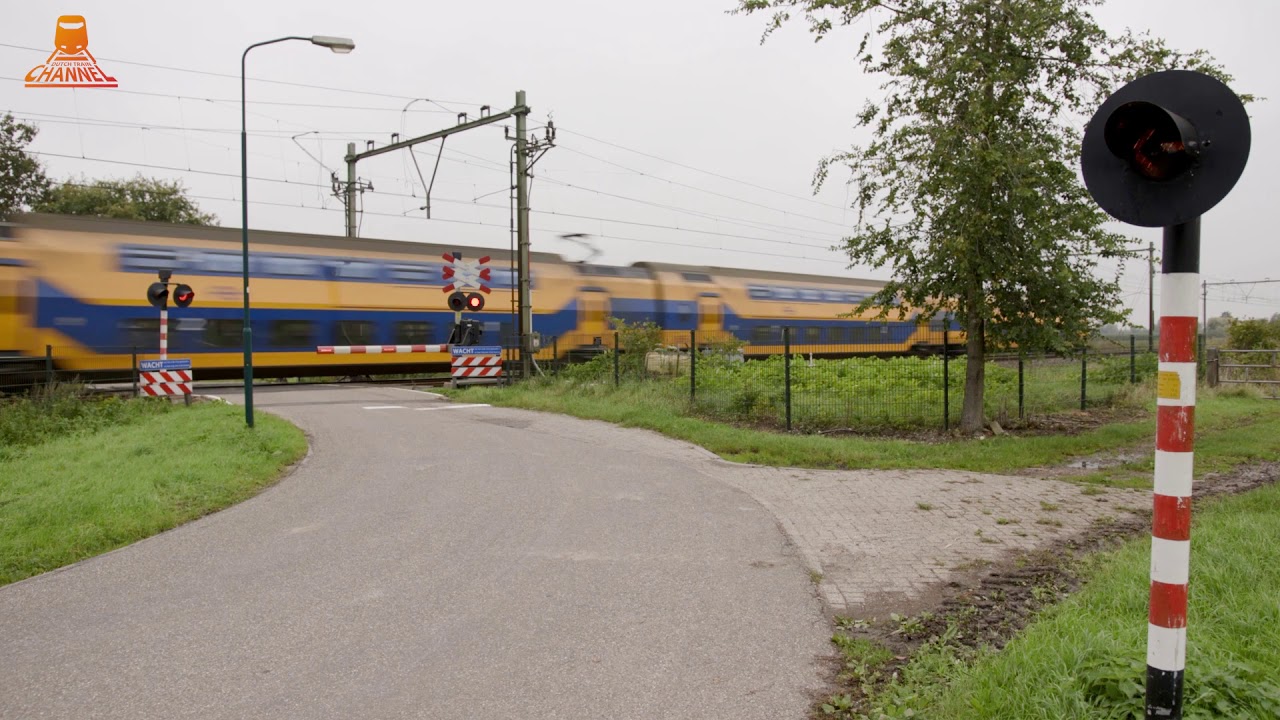 DUTCH RAILROAD CROSSING - Schalkwijk - Achterdijk - YouTube