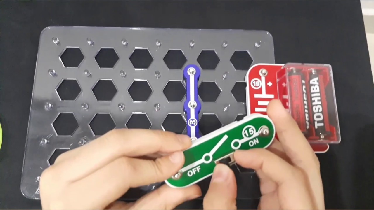 How to build a simple circuit | Electronic Blocks - YouTube