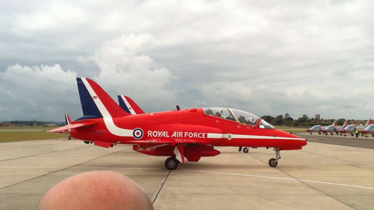Red Arrows parking at Yeovilton 2010 - YouTube