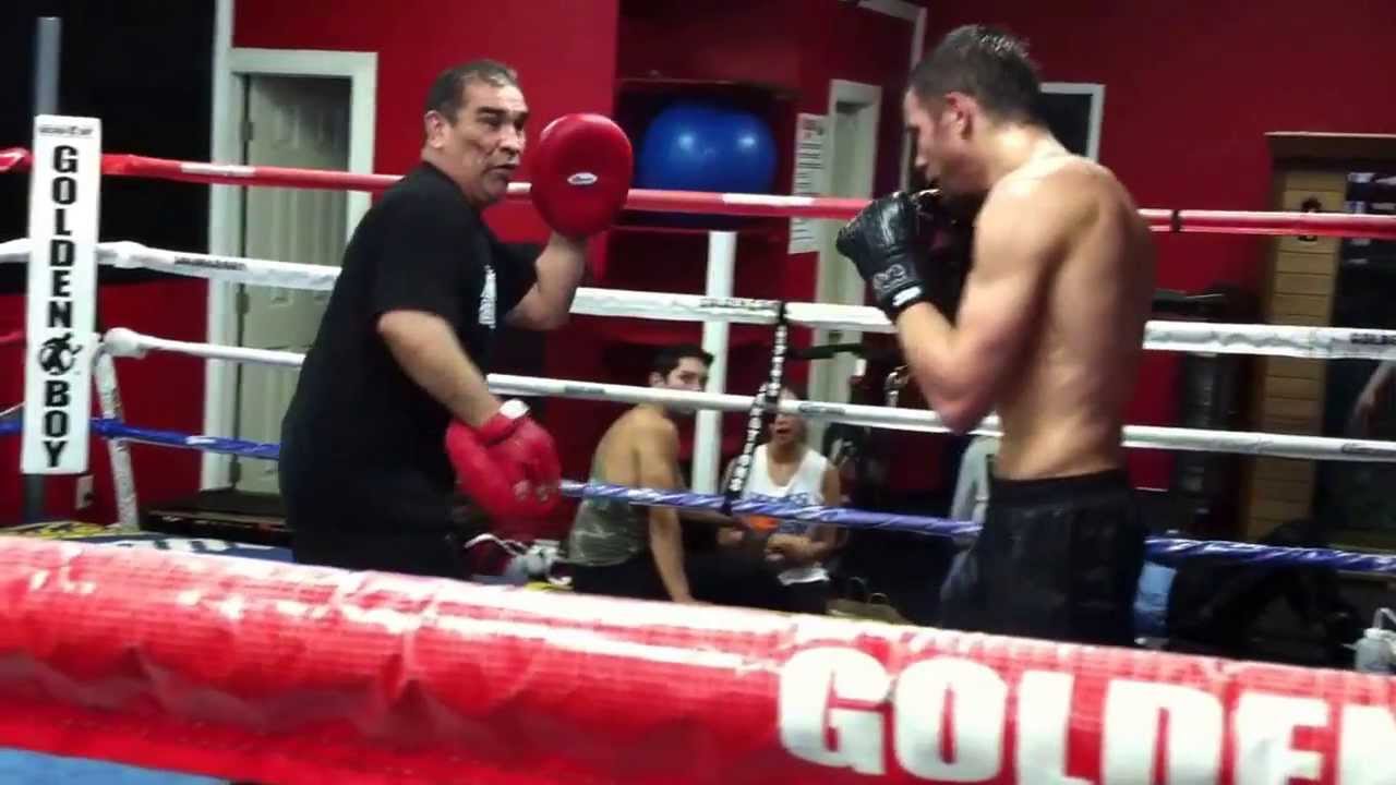 Lightweight prospect Ivan Redkach hitting the mitts. - YouTube
