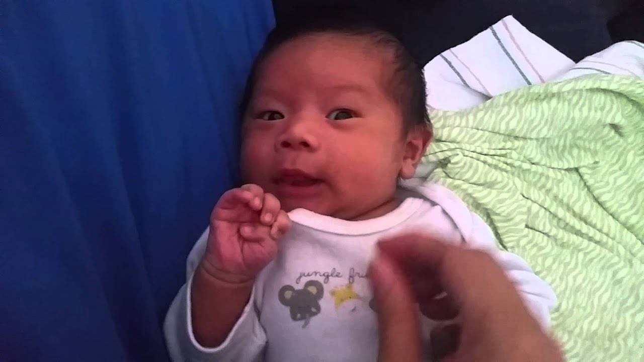 Baby Going Poop - YouTube