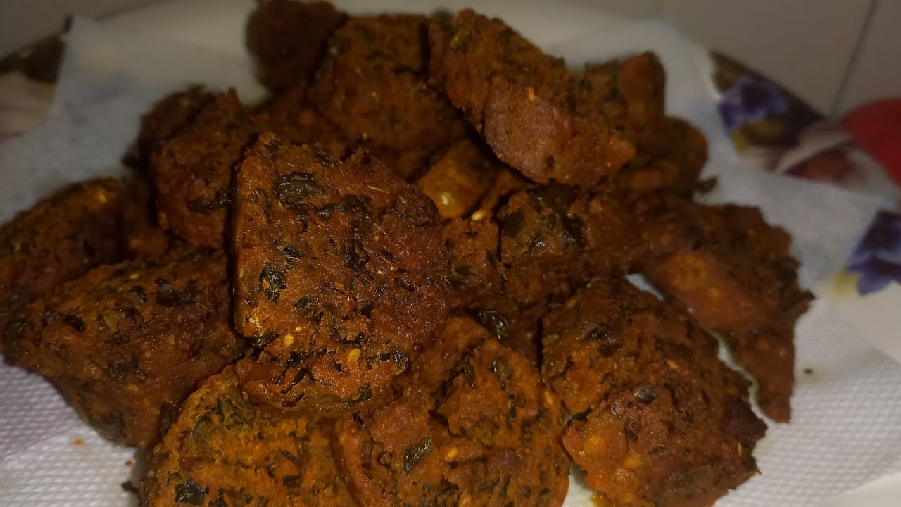 वेगळ्या पद्धतीची आळू वडीIAloo wadi recipe | Aloo wadi recipe in 10 ...