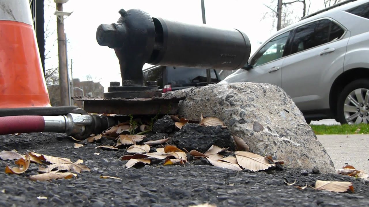 Blowing the rear Hancock 4710 Whistle off an FL9 - YouTube