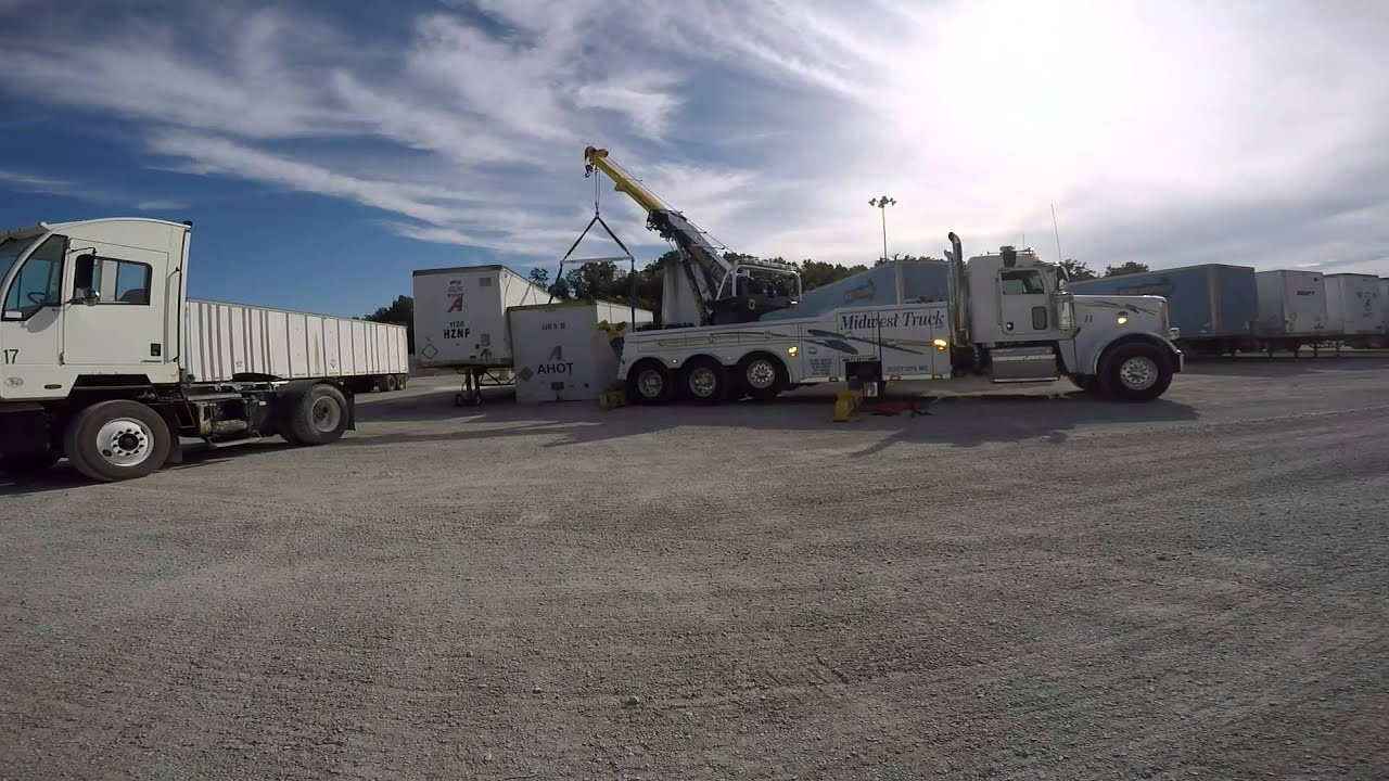 Midwest Truck, Inc. Rotator using Spreader bar to lift loaded trailer ...