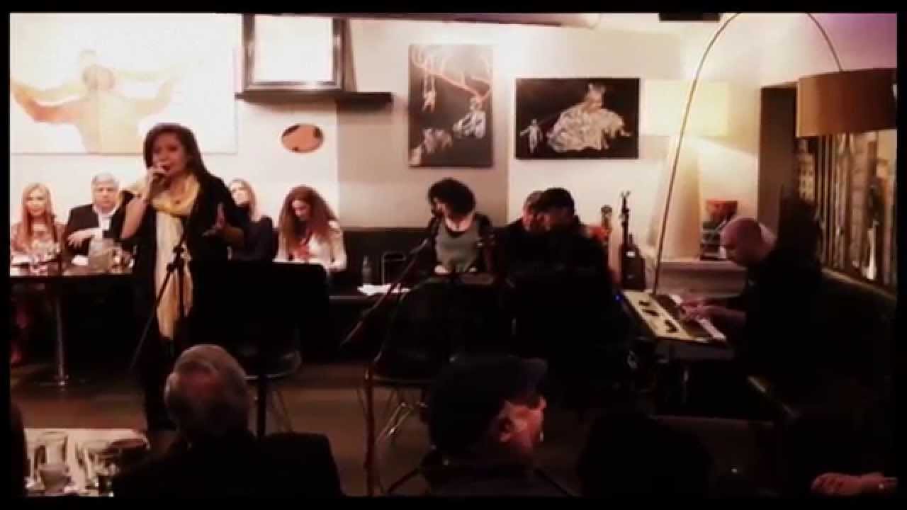 ΤΙ ΓΥΡΕΥΩ ΕΓΩ ΕΔΩ-ΛΕΝΑ ΑΛΚΑΙΟΥ-ΠΑΡΟΥΣΙΑΣΗ ΒΙΒΛΙΟΥ ΜΑΡΙΑΣ ΠΑΠΑΔΑΚΗ - YouTube