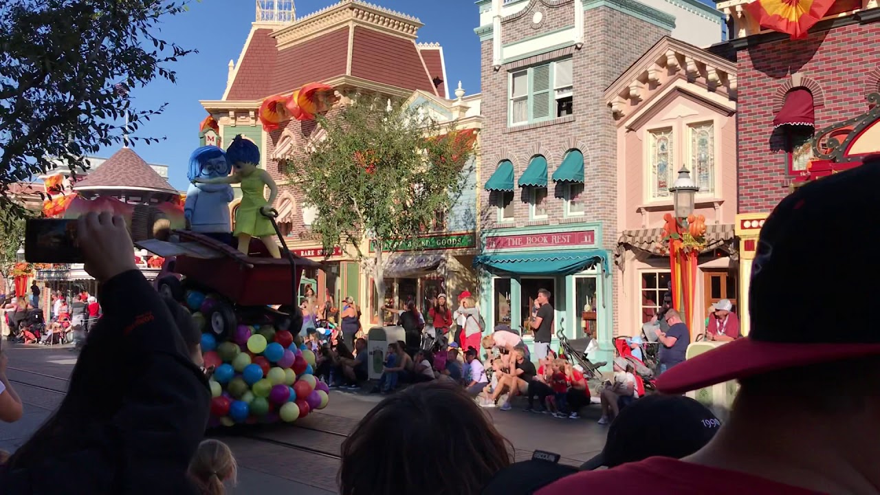 Pixar parade!! Inside Out & Finding Nemo!! 10/15/18 - YouTube