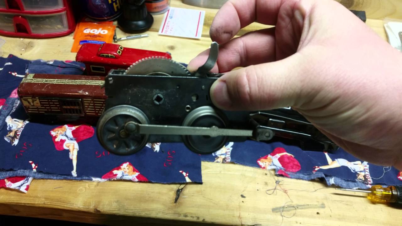 Marx 898 Wind-up Train #2 - YouTube