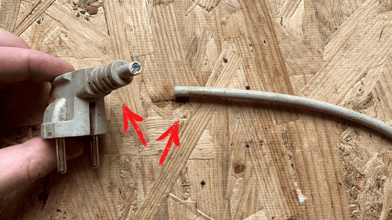 You’ll Never Throw Away a Broken Plug Again After Seeing This! - YouTube