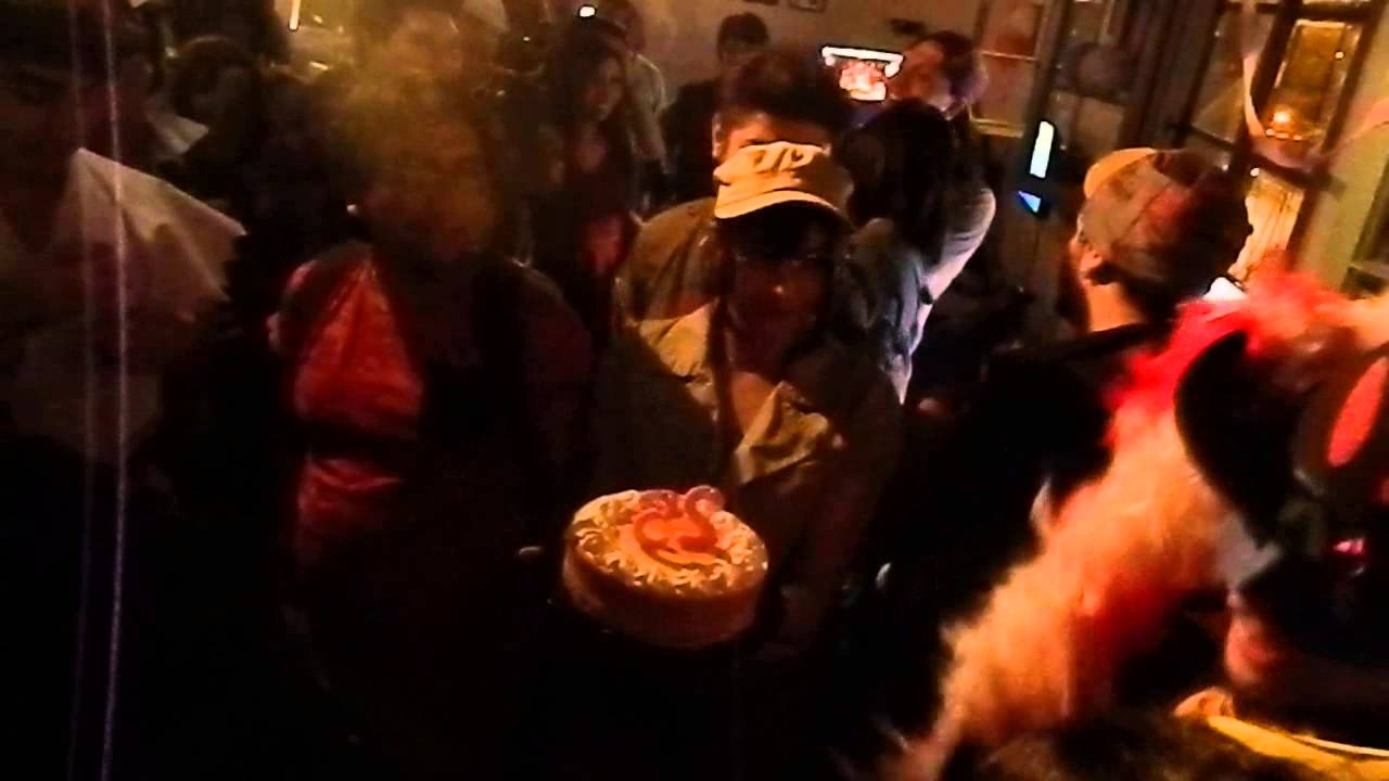 Mi cumple en el primer Insert Coin Bar :3 Los quiero ctmre! - YouTube