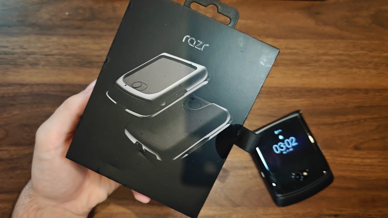 The OFFICIAL Case for the OG Motorola Razr 5G [DE] - YouTube
