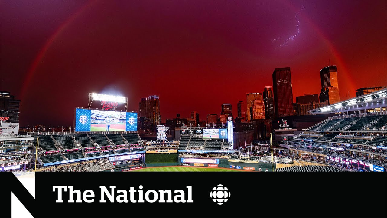 #TheMoment an MLB photographer captured rainbow lightning - YouTube