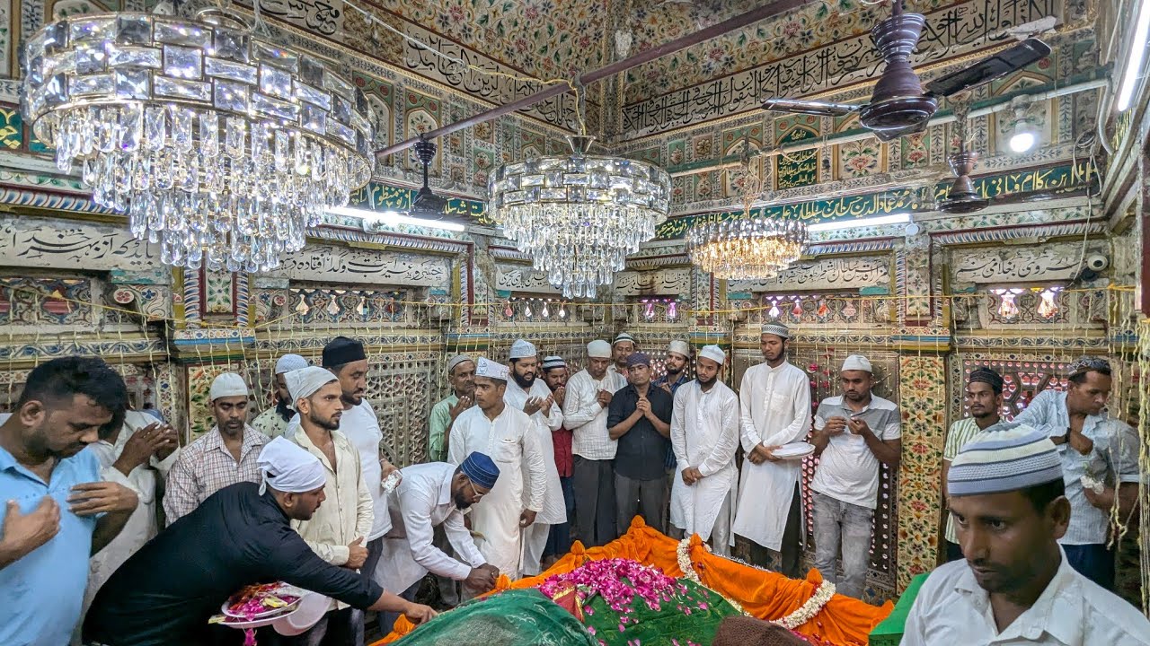 Exploring the Shrine of Amir Khusrow - YouTube