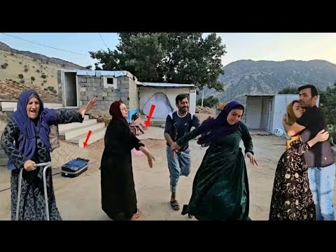 Loveofseparation:Azra'sdepartu reAnd the joy ofthecrazyZahra andthesadnessof Hamid and his stepmothe