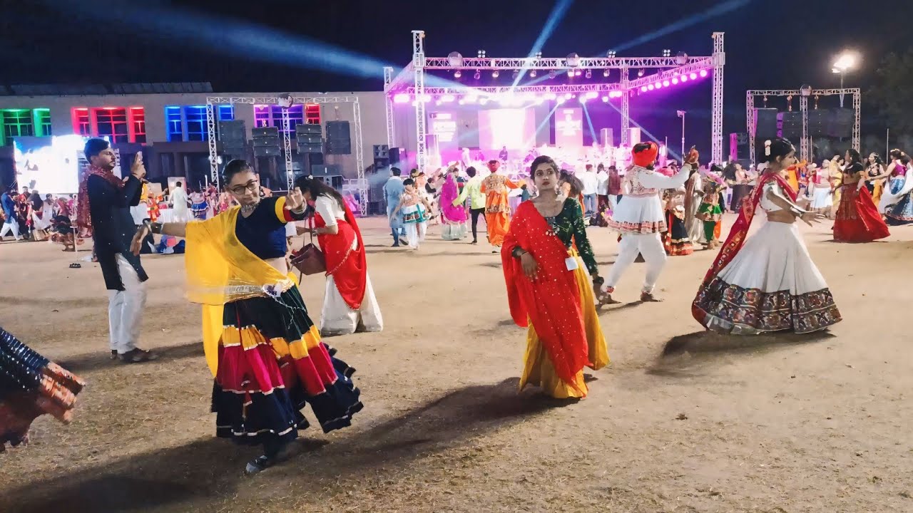 આવો ને રમવા ગોકુળ ગામ માં 💃 New Patan Heritage Navratri Garba Video ...
