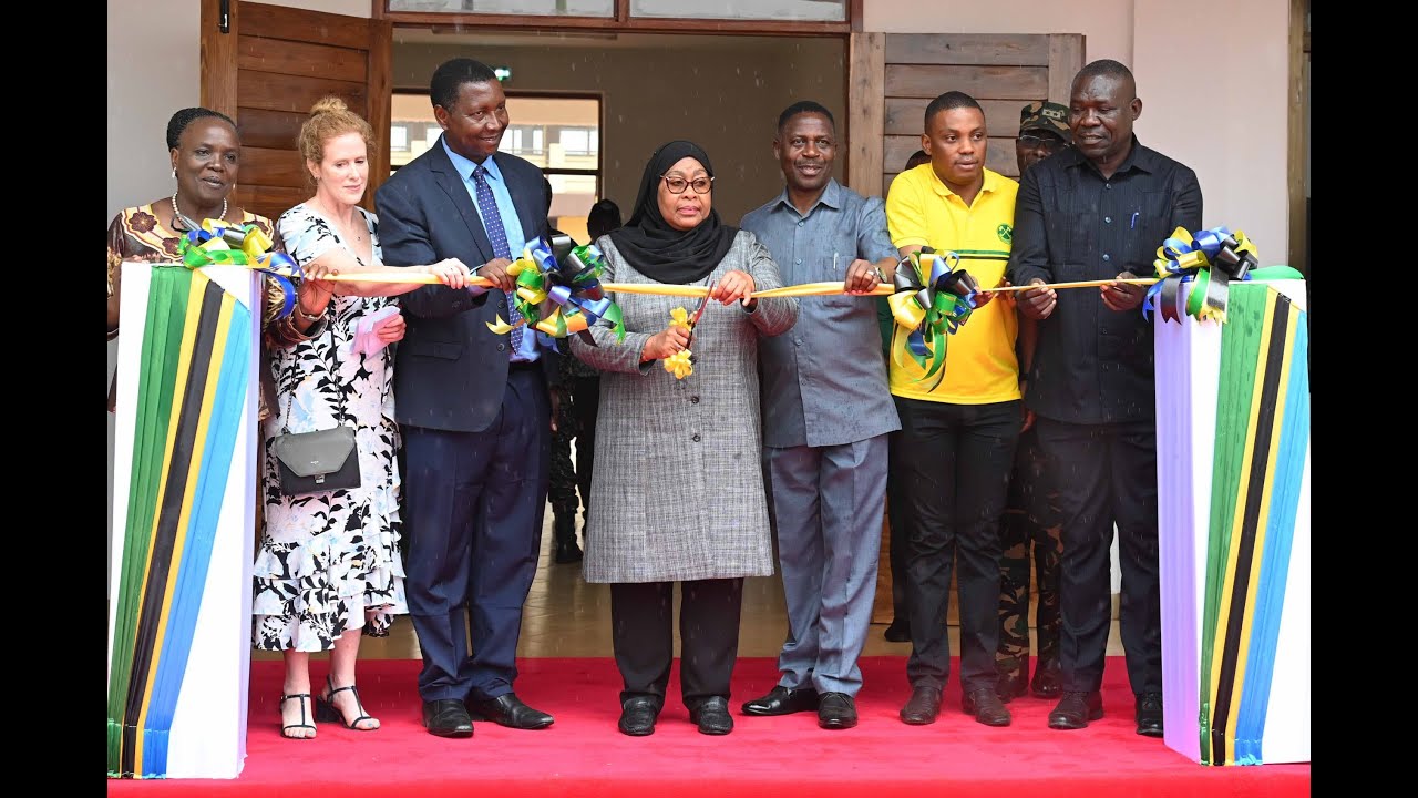 RAIS DKT. SAMIA AKIFUNGUA JENGO LA ALMASHAURI YA BUMBULI-LUSHOTO - YouTube