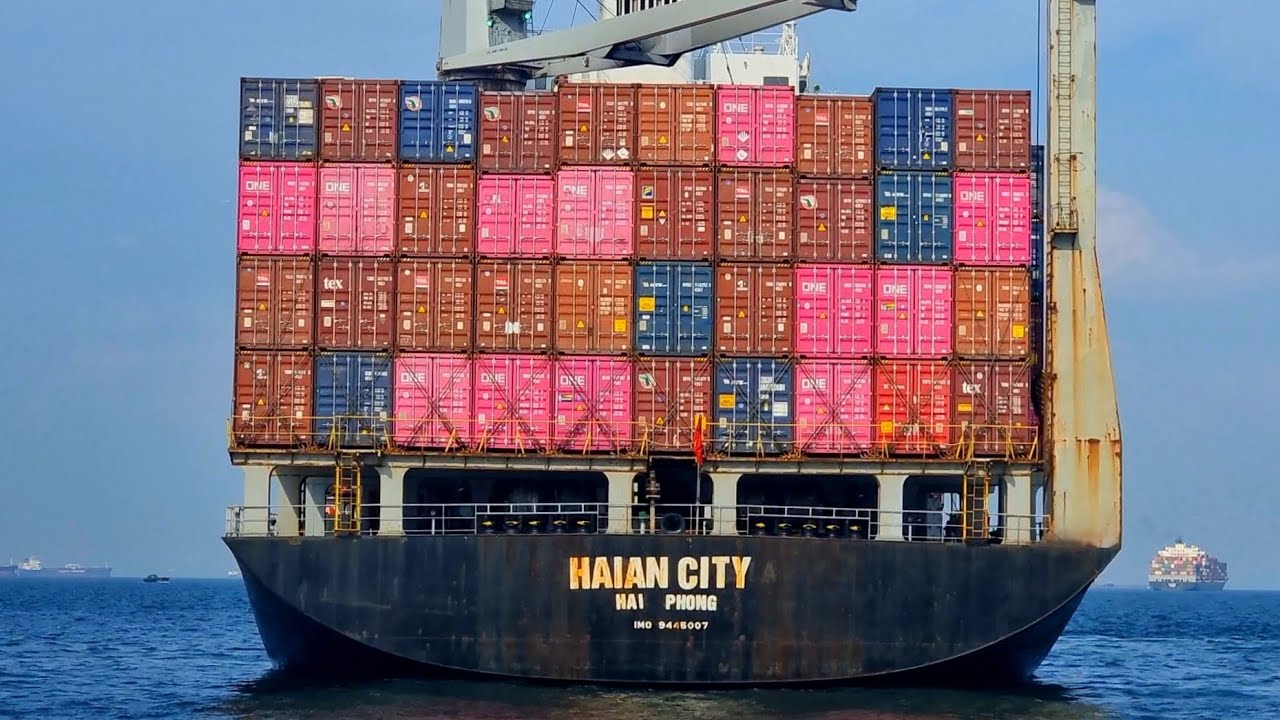 CONTAINER SHIP HAIAN CITY - YouTube