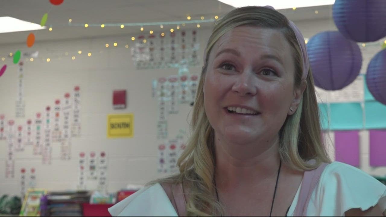 Teacher of the Week: First grade teachers loves engaging students - YouTube