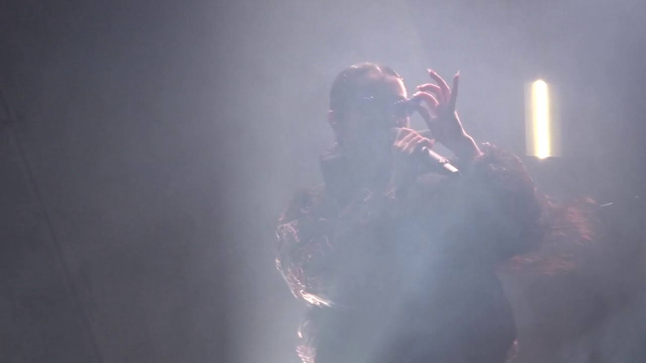 Charli XCX - Next Level Charli live af Paradiso Amsterdam - YouTube