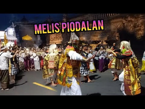 Tradisi Rakyat Bali - Mekiis | Melis Piodalan - YouTube