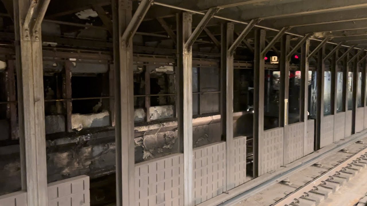 MTA: R46/R179 (A) Lcl + R68 (D) Exp + R1/9 Holiday Vintage Trains At ...