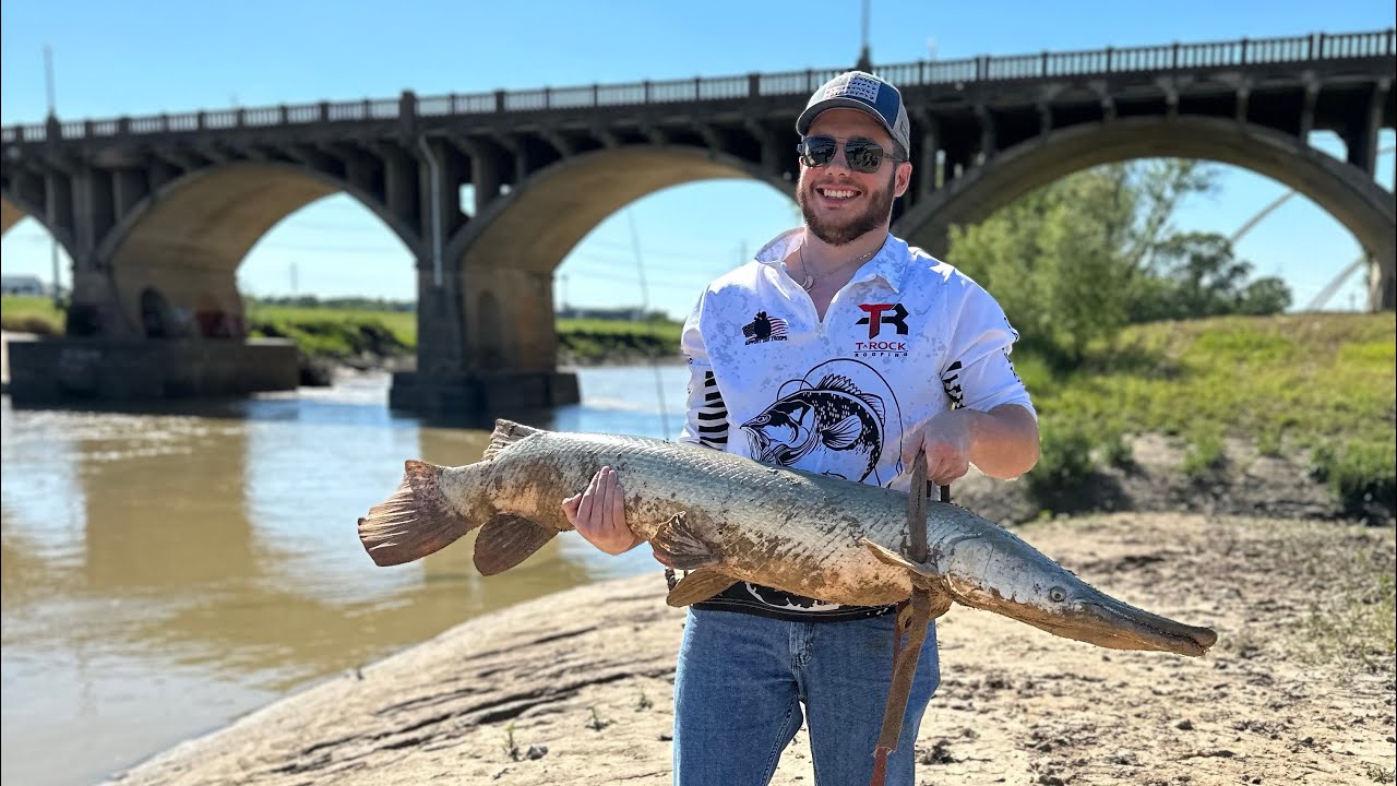 First Alligator Gar EVER! (Dallas, TX) - YouTube