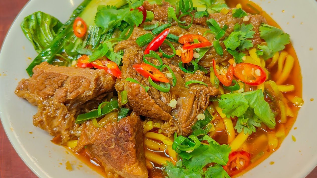 Spicy Beef Mami | Pimp Ur Food | Tipsy D - YouTube