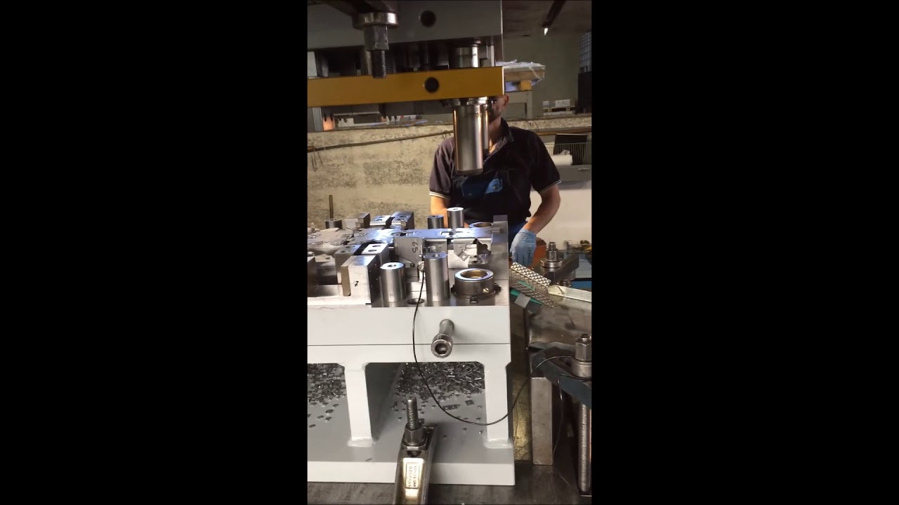 STAMPO PROGRESSIVO - Sim Meccanica s.r.l. - YouTube