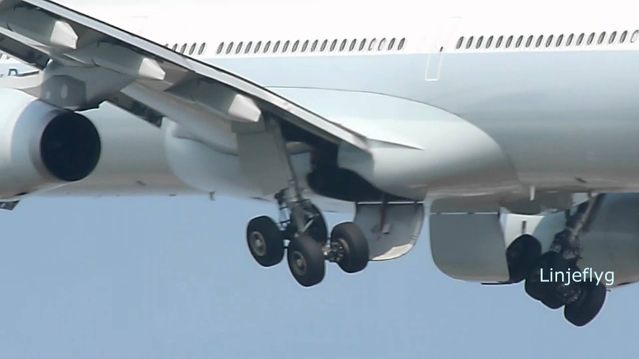 Gear retract braking on Airbus 330 - YouTube